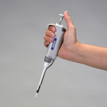 Carolina® Laboratory Pipettor, 10 to 100 µL | Carolina Biological Supply