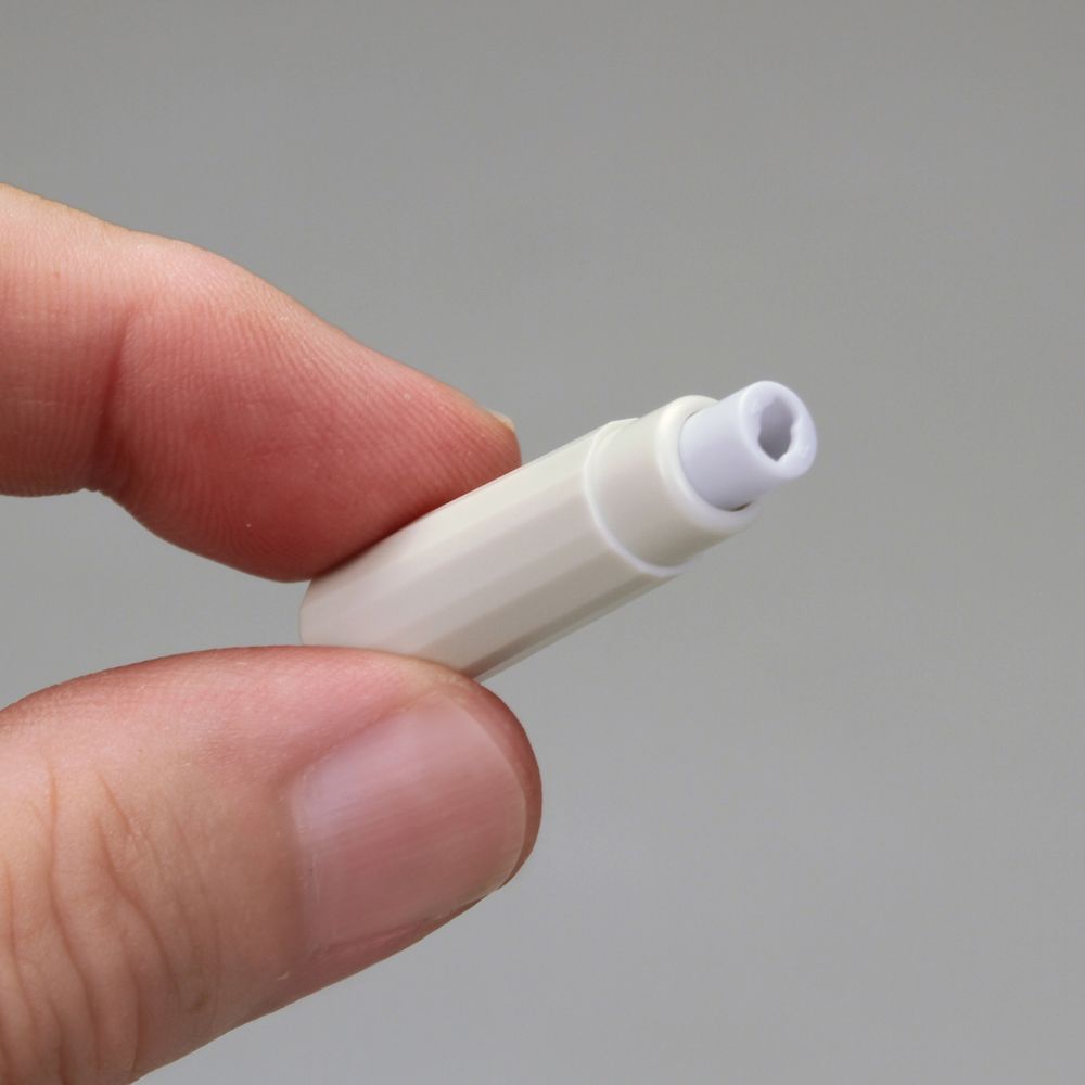 One-Step Safety Lancet, Low Flow, Box of 100 | Carolina Biological Supply