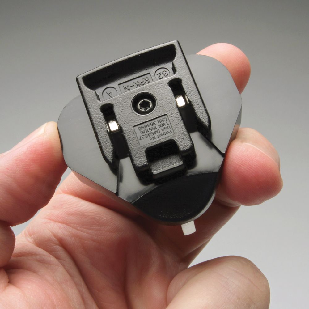 OHAUS Universal Adapter, 220 V | Carolina Biological Supply