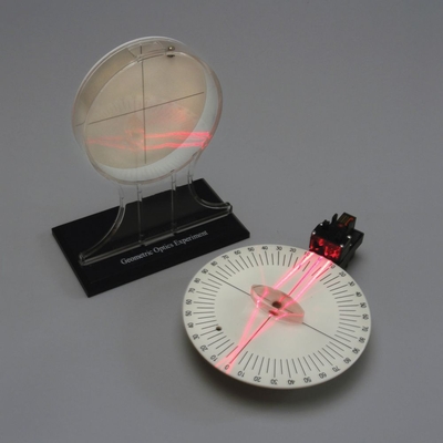 Laser Refraction Tank with Geometric Optics Board | Carolina Biological ...