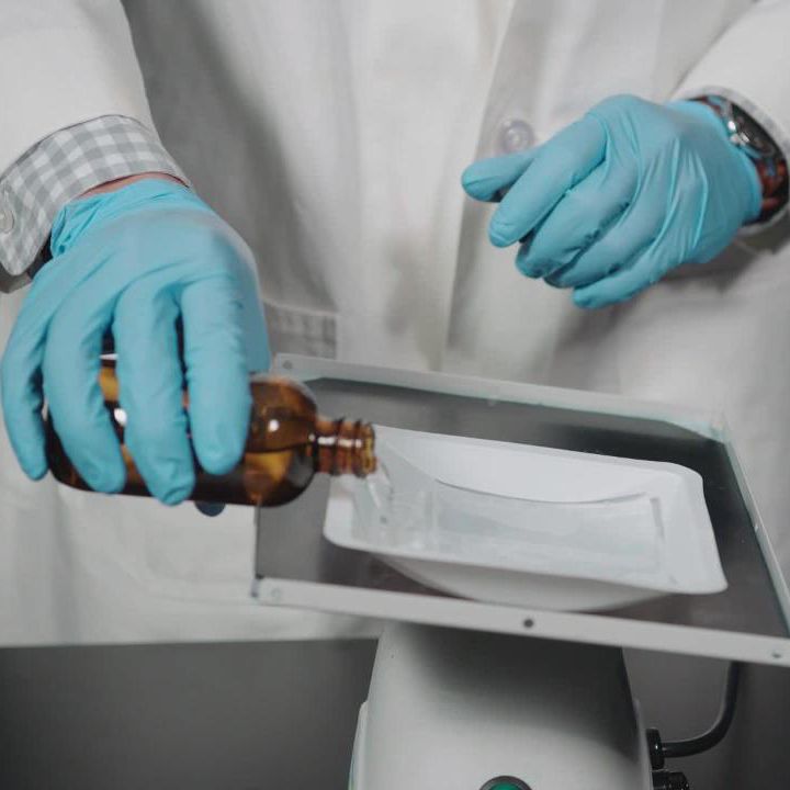 Video: Using GelGreen™ to Stain a Gel | Carolina Biological Supply